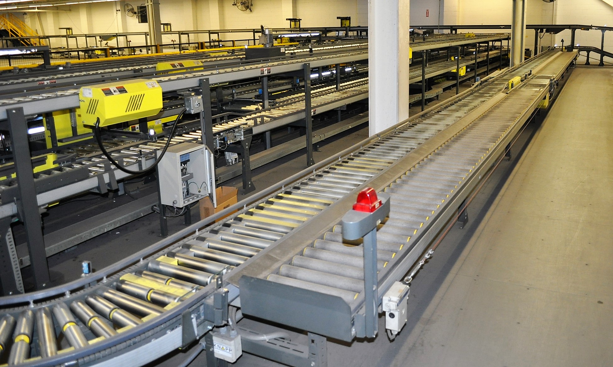 KNAPP AUTOMATION DISTRIBUTION CENTER APPROXIMATELY 600' LONG AUTOMATIC ...