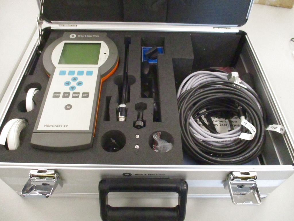 Bruel & Kjaer Model Vibrotest 60 Vibration Analyzer, Serial Number ...