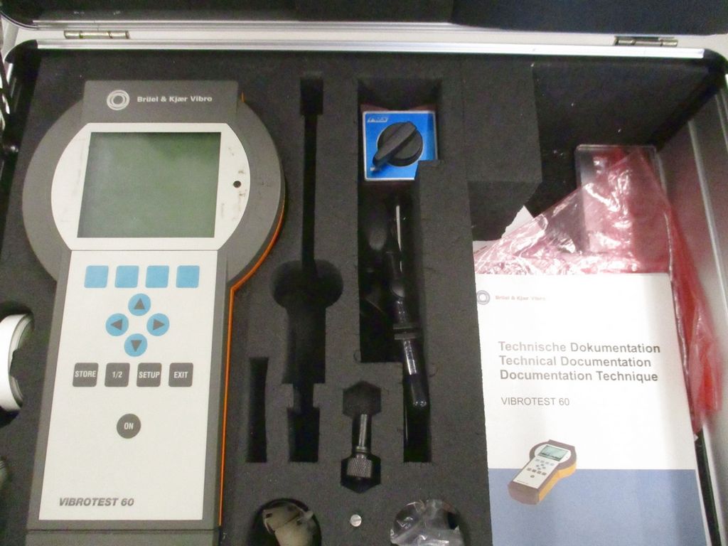 Bruel & Kjaer Model Vibrotest 60 Vibration Analyzer, Serial Number ...