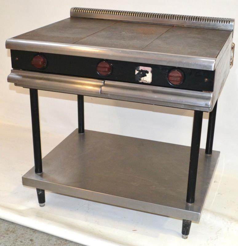 1 x 3-Plate Solid Top Electric Commercial Griddle - Dimensions: 90 x 76 ...