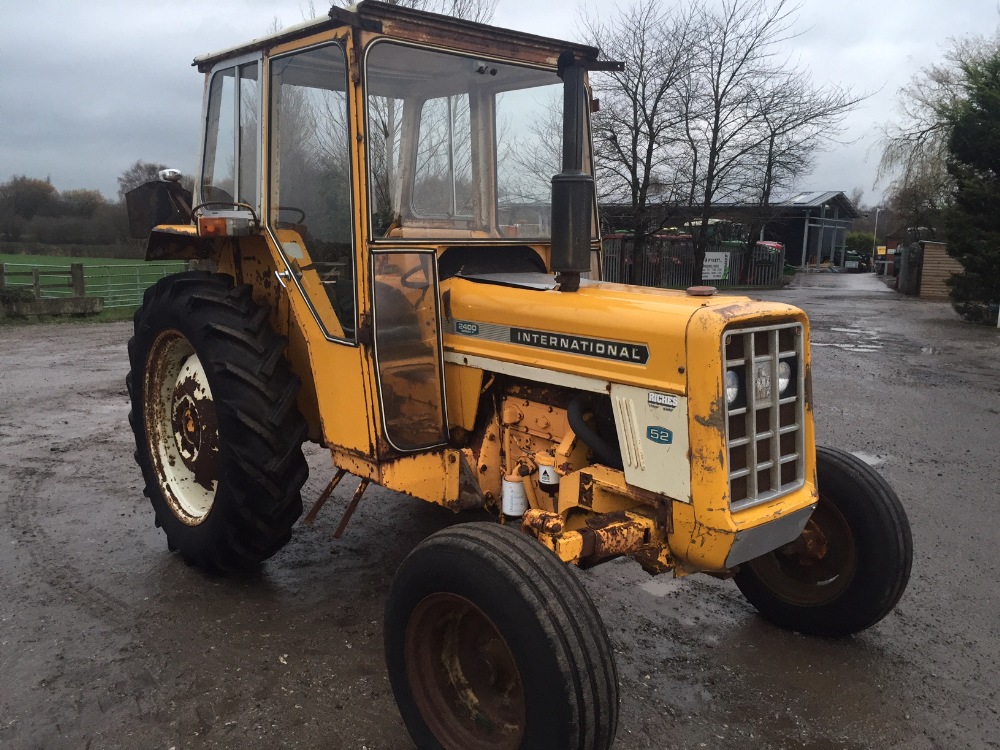 International 2400 (454) Tractor. No V5. 5105 hrs. Reg.No. HDX 52N