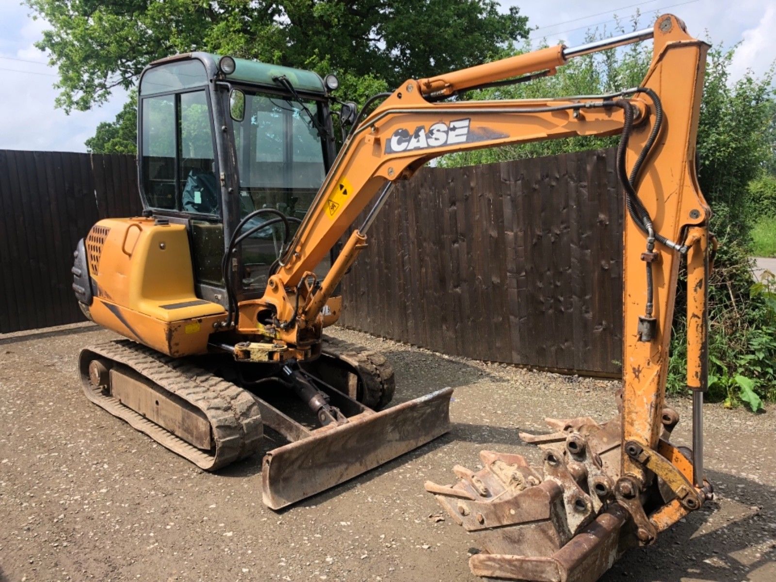 CASE CX28 2.8 TON MINI DIGGER, TRACKS AROUND 75%. 3 BUCKETS 2 SPEED ...