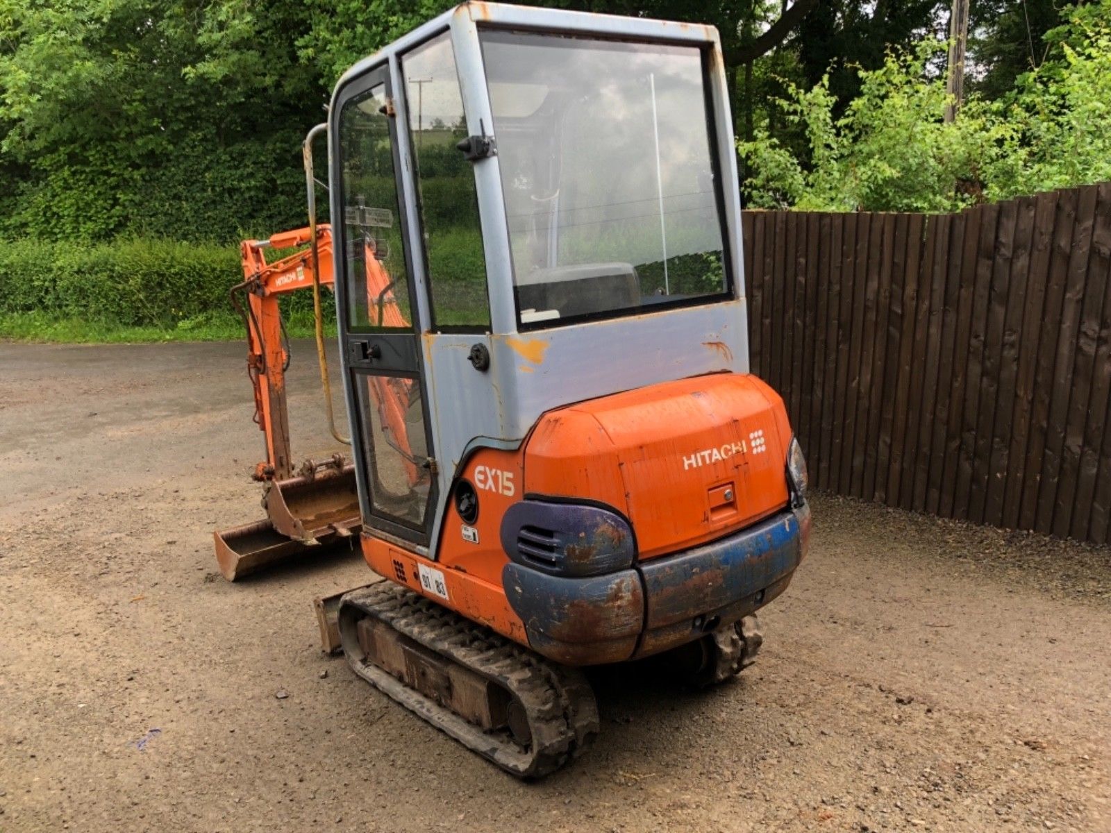 HITACHI EX16 1.6 TON MINI DIGGER, TRACKS AROUND 75%. QUCK HITCH 2 ...