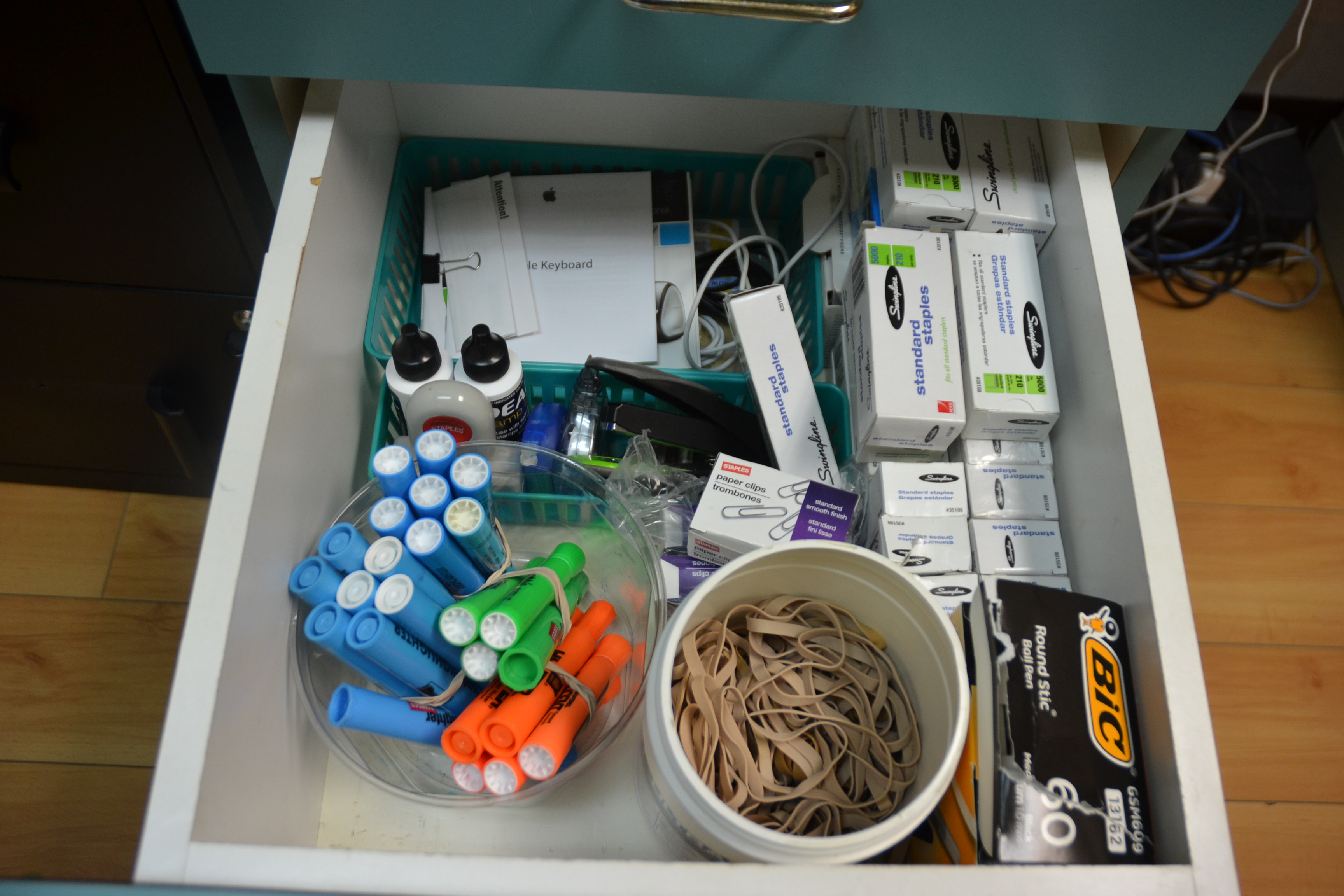 LOT - ASSORTED OFFICE SUNDRIES