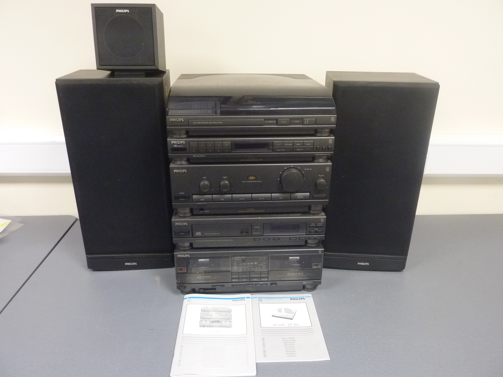 Phillips stacking stereo system including FS261 double cassette deck ...