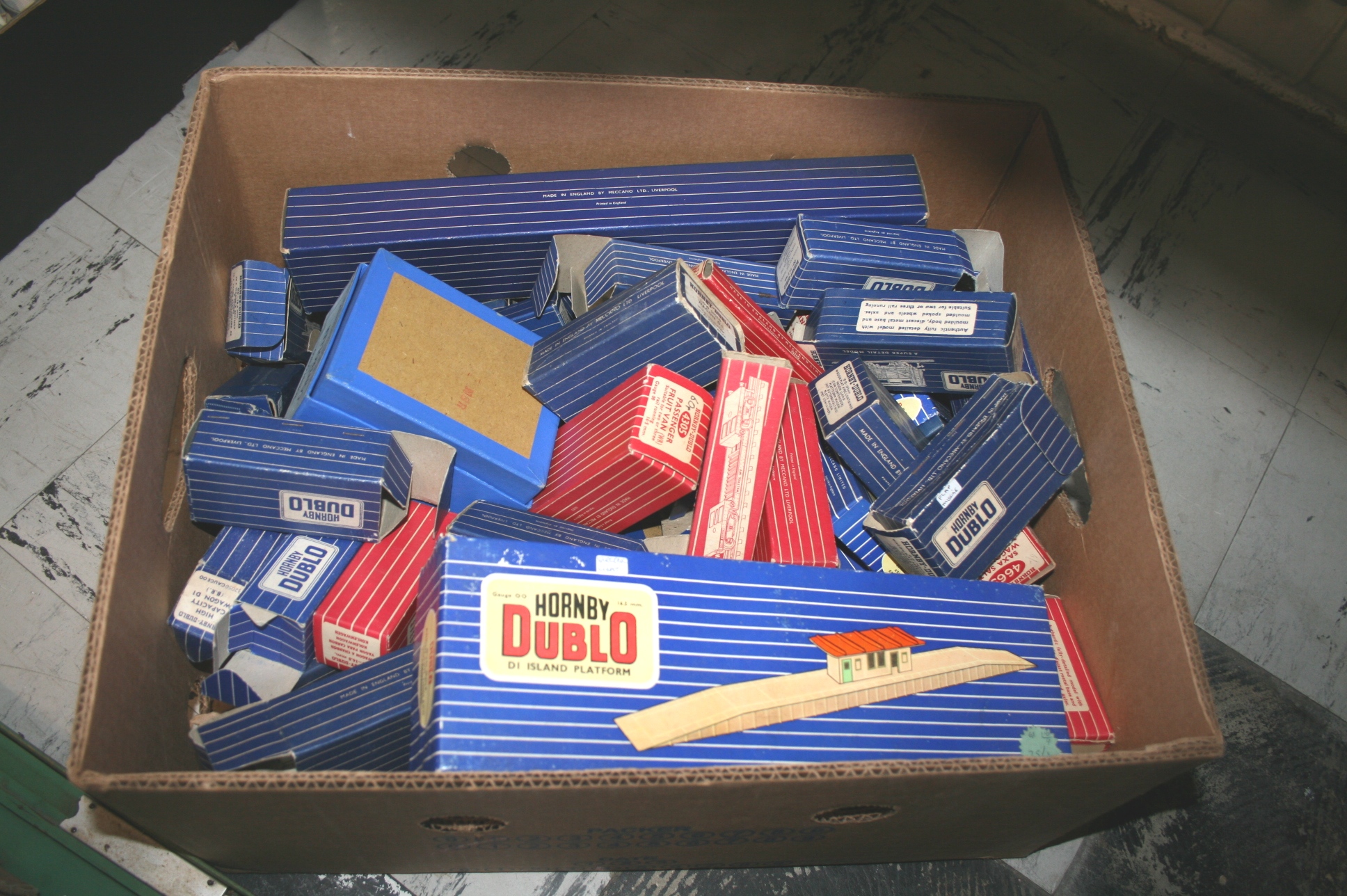 HORNBY DUBLO a collection of approx 50 empty Hornby Dublo boxes.