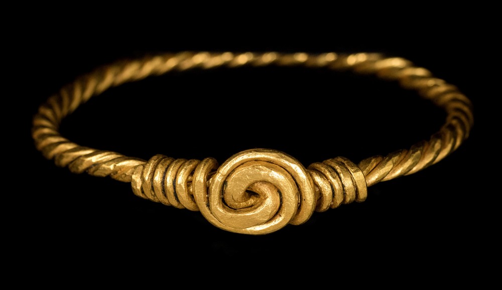 Viking Gold Twisted Bracelet, 9th-11th Century AD.A Viking gold ...