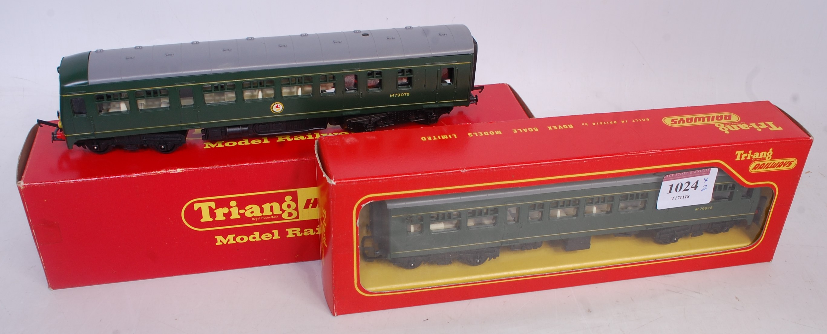 Triang Hornby R157 & R158 2 car class 101 DMU in BR green (G-NM-BG-NM)