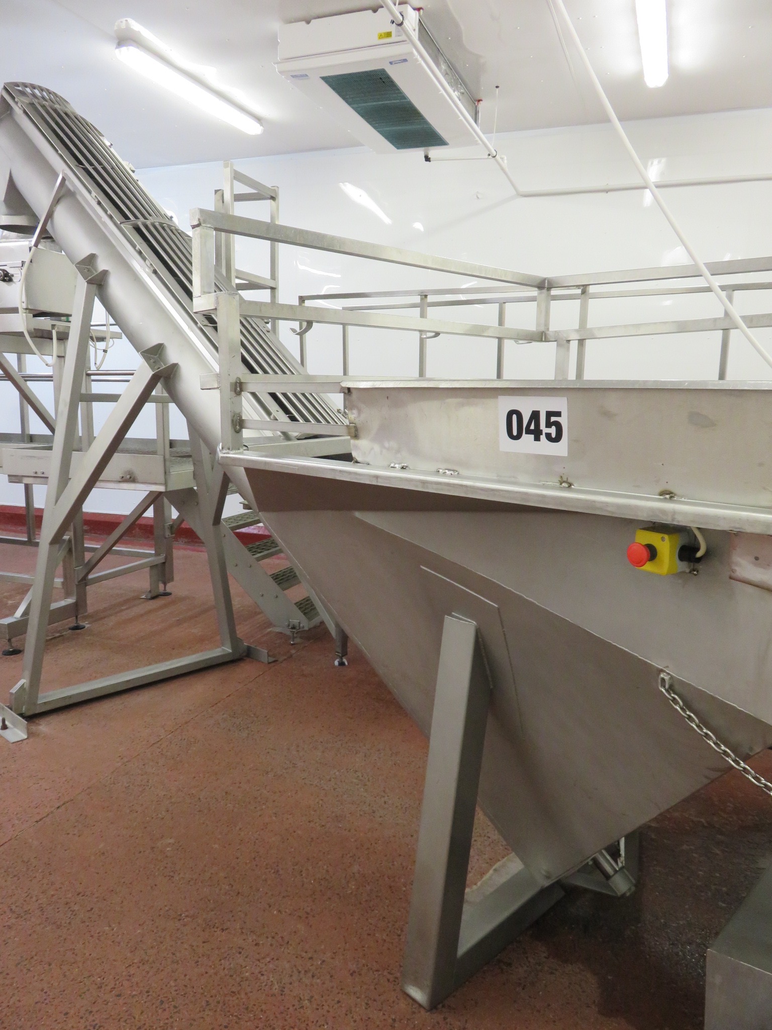 Screw elevated conveyor. Hopper approx. 1.5 x 1.4 x 1 meter deep. 4.8 ...