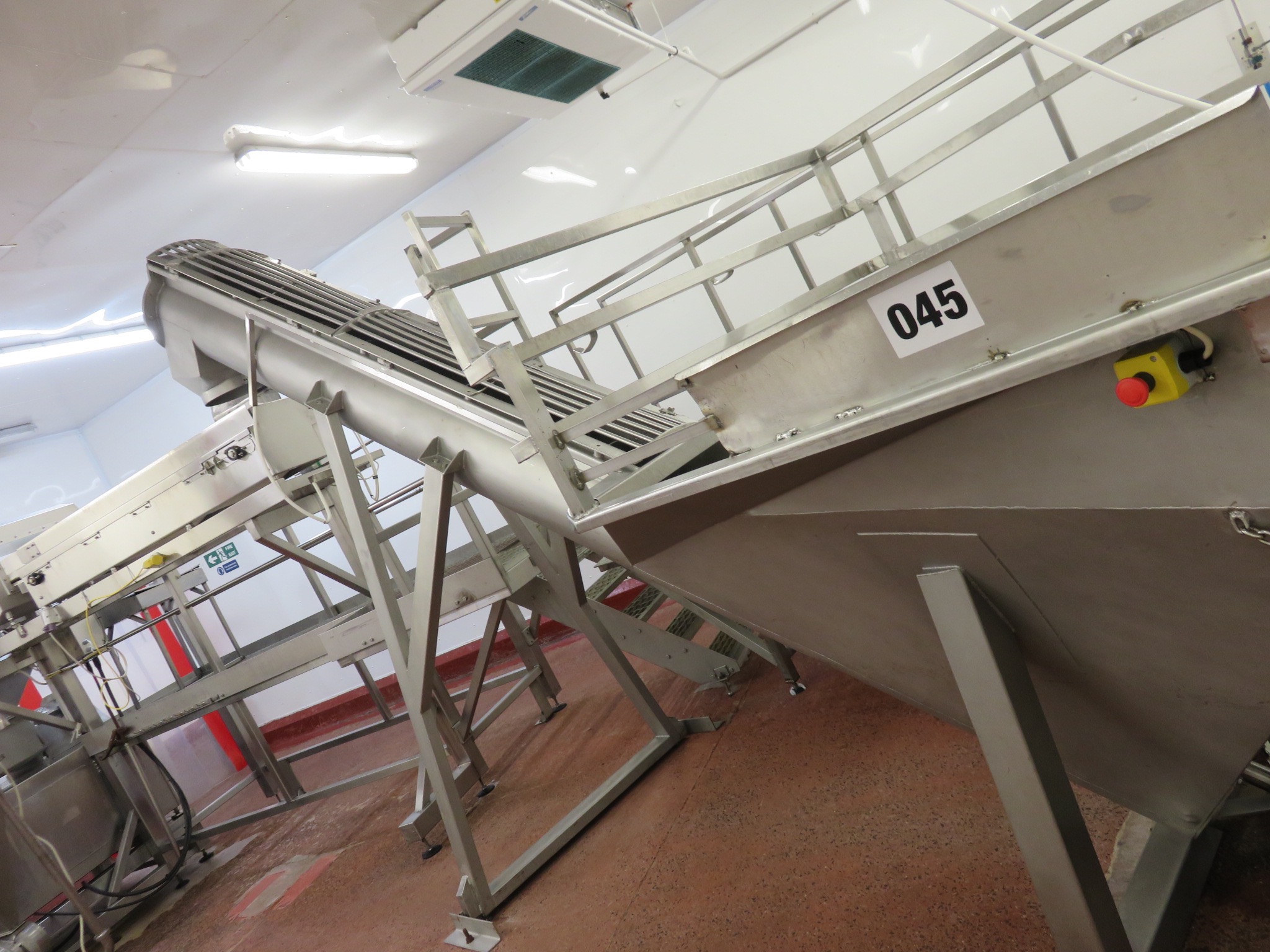 Screw elevated conveyor. Hopper approx. 1.5 x 1.4 x 1 meter deep. 4.8 ...