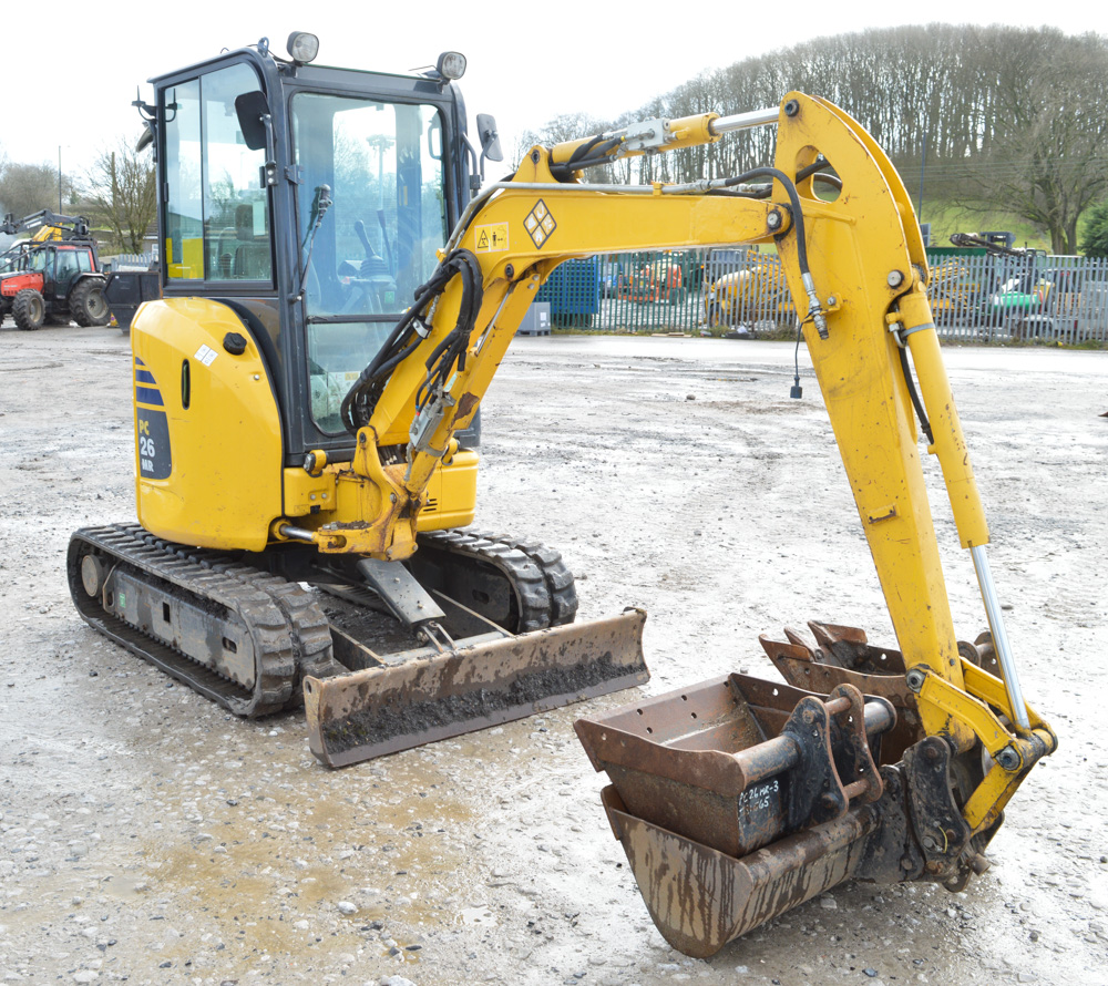 Komatsu PC26 MR 2.6 tonne zero tail swing rubber tracked mini excavator ...