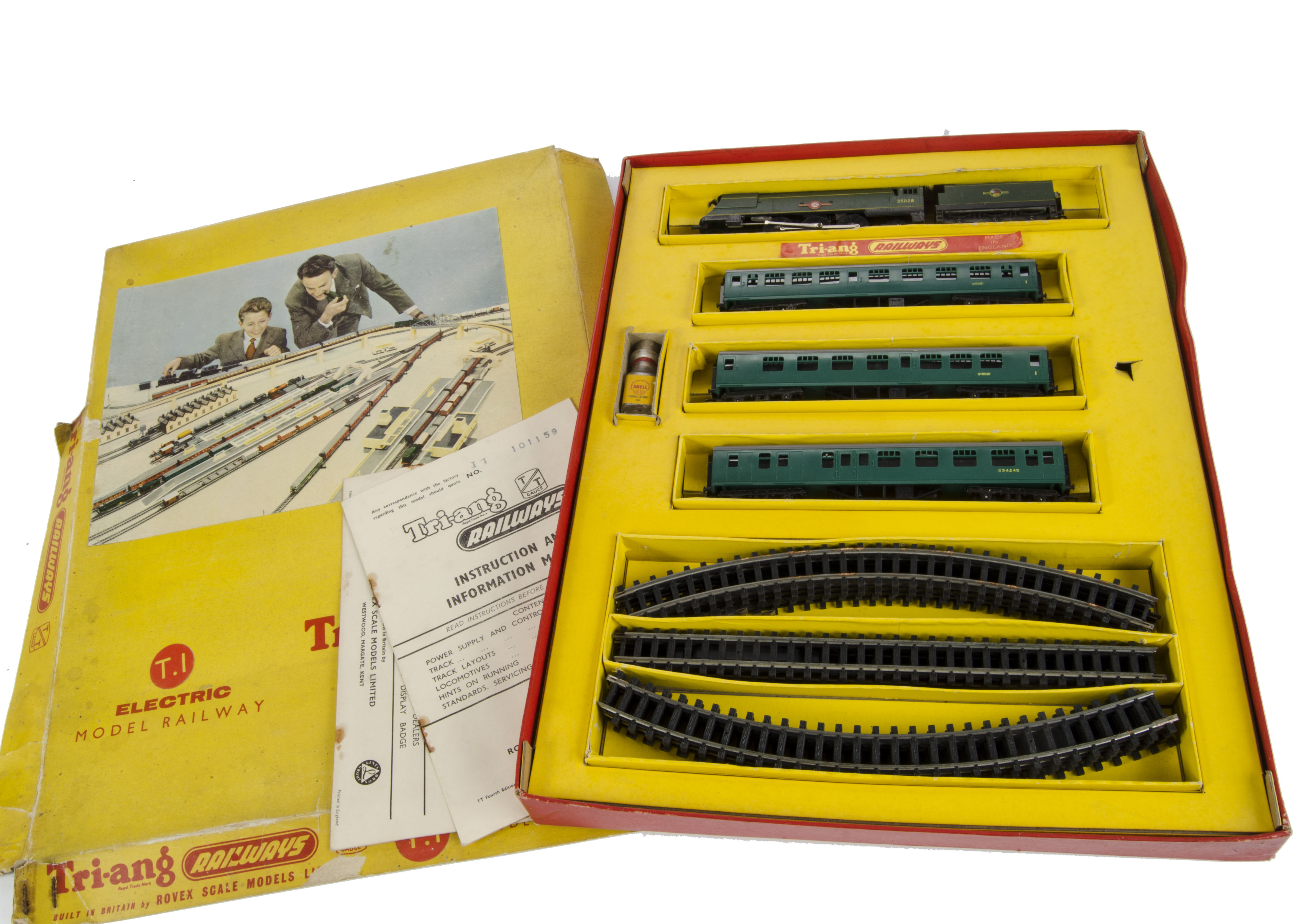 A Tri-ang TT Gauge T1 Merchant Navy Train Set, comprising ‘Clan Line ...