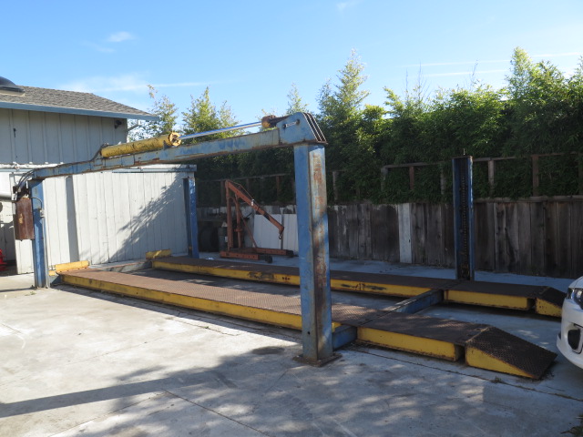 Ben Pearson mdl. LMT22 22,000 Lb Cap 4-Post Hydraulic Car Lift s/n 35485