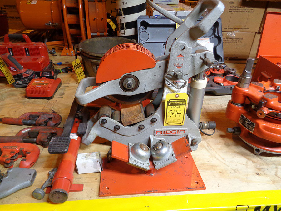 RIDGID 258 HYDRAULIC PIPE CUTTER W/ 2 PIPE SUPPORT ASSEMBLIES