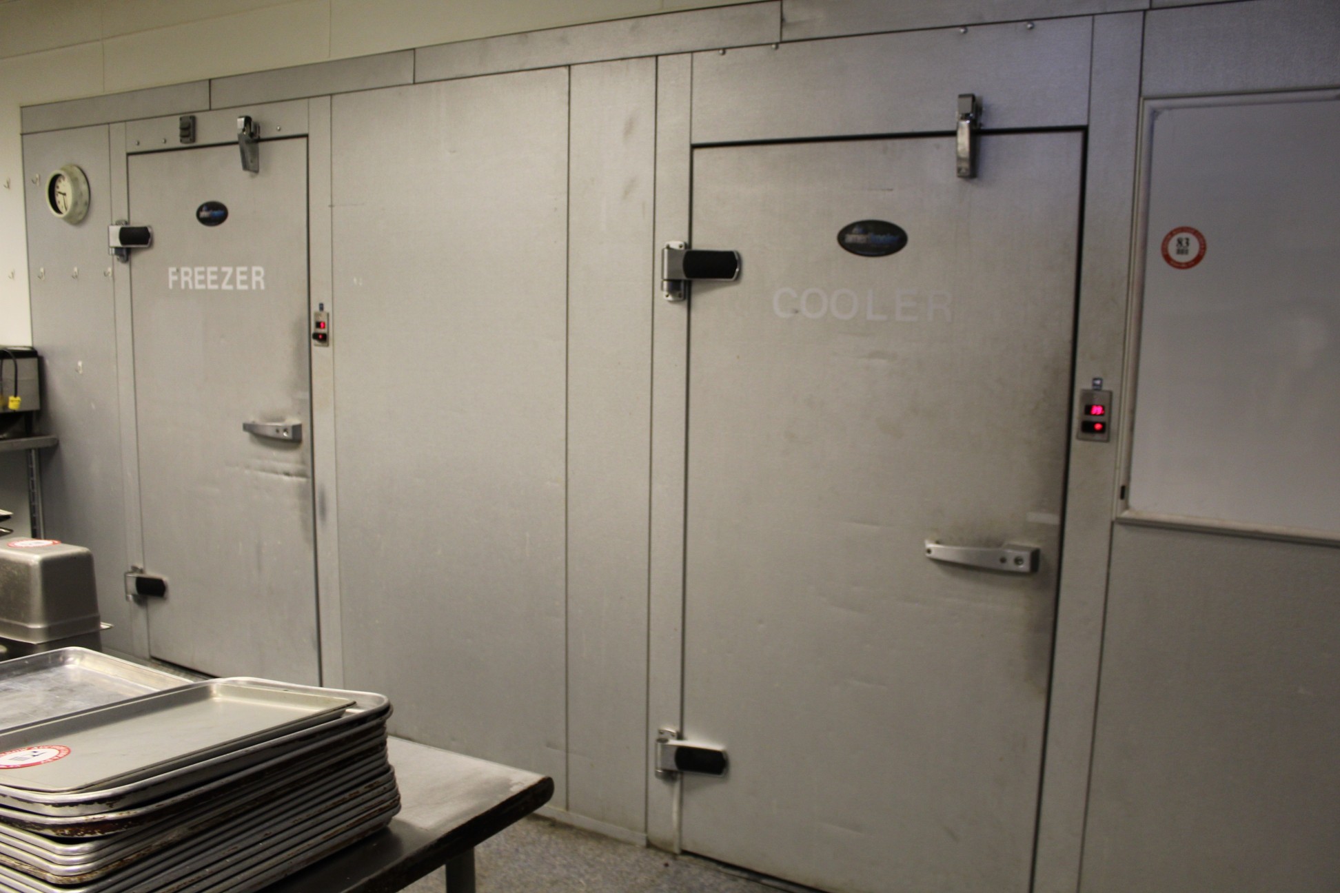 Amerikooler Walk-In Cooler/Freezer Combination w/ Pass-Thru Doors, 189 ...