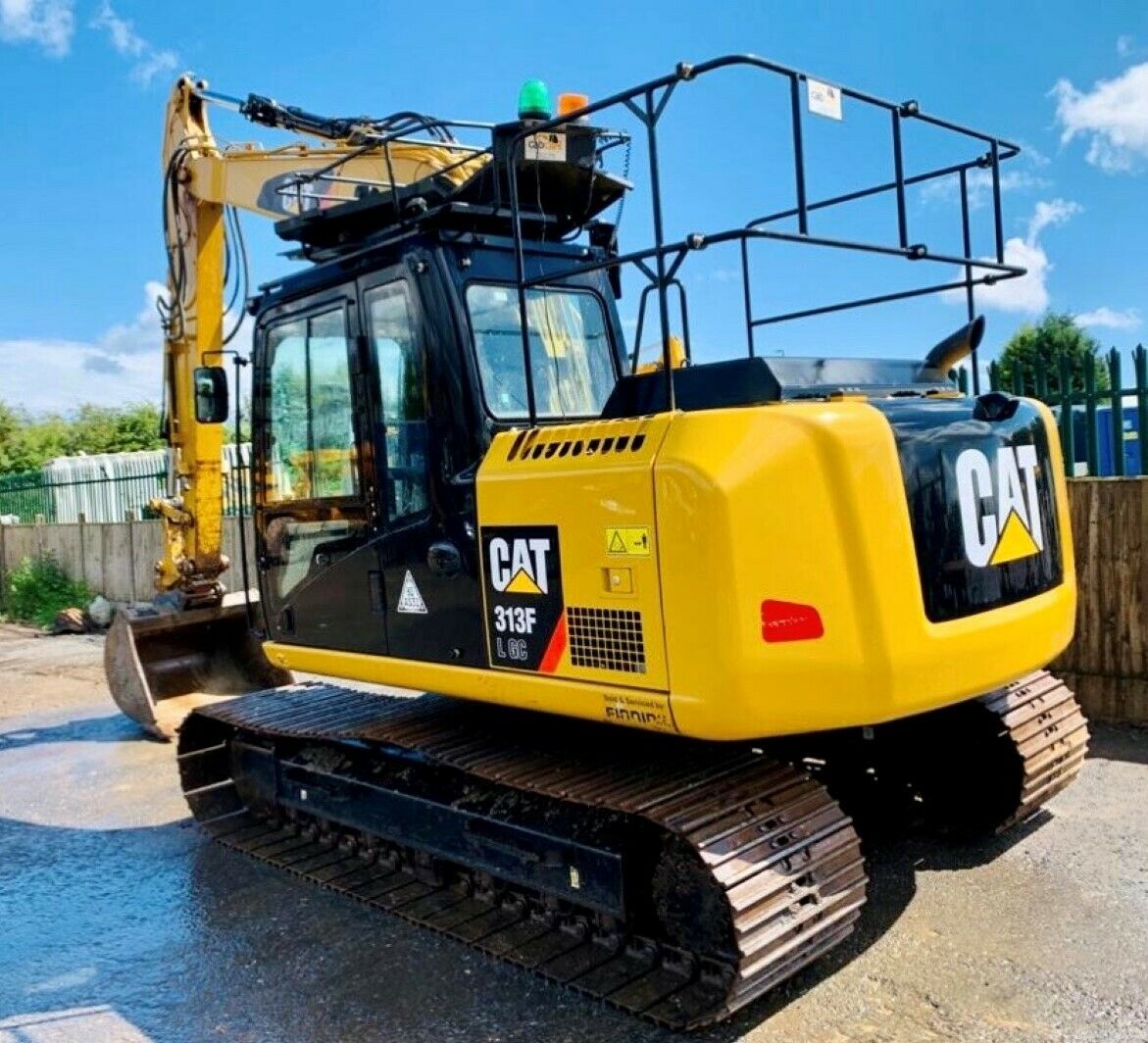 CAT 313 FLGC Excavator 2017 Hydro Hitch & 2 Buckets. Air Con, Camera ...