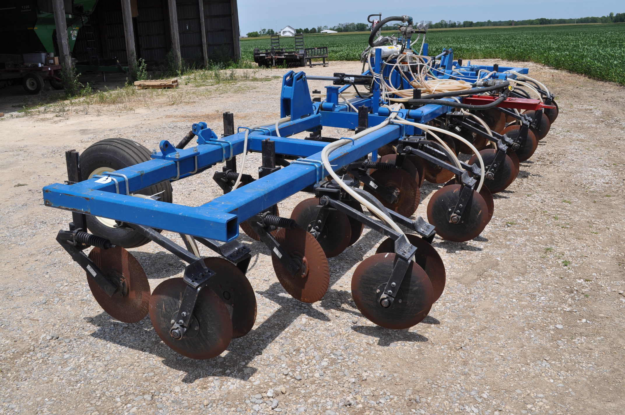 13 shank Ag Systems NH3 applicator, 3 pt, spring coulters, disc sealers ...