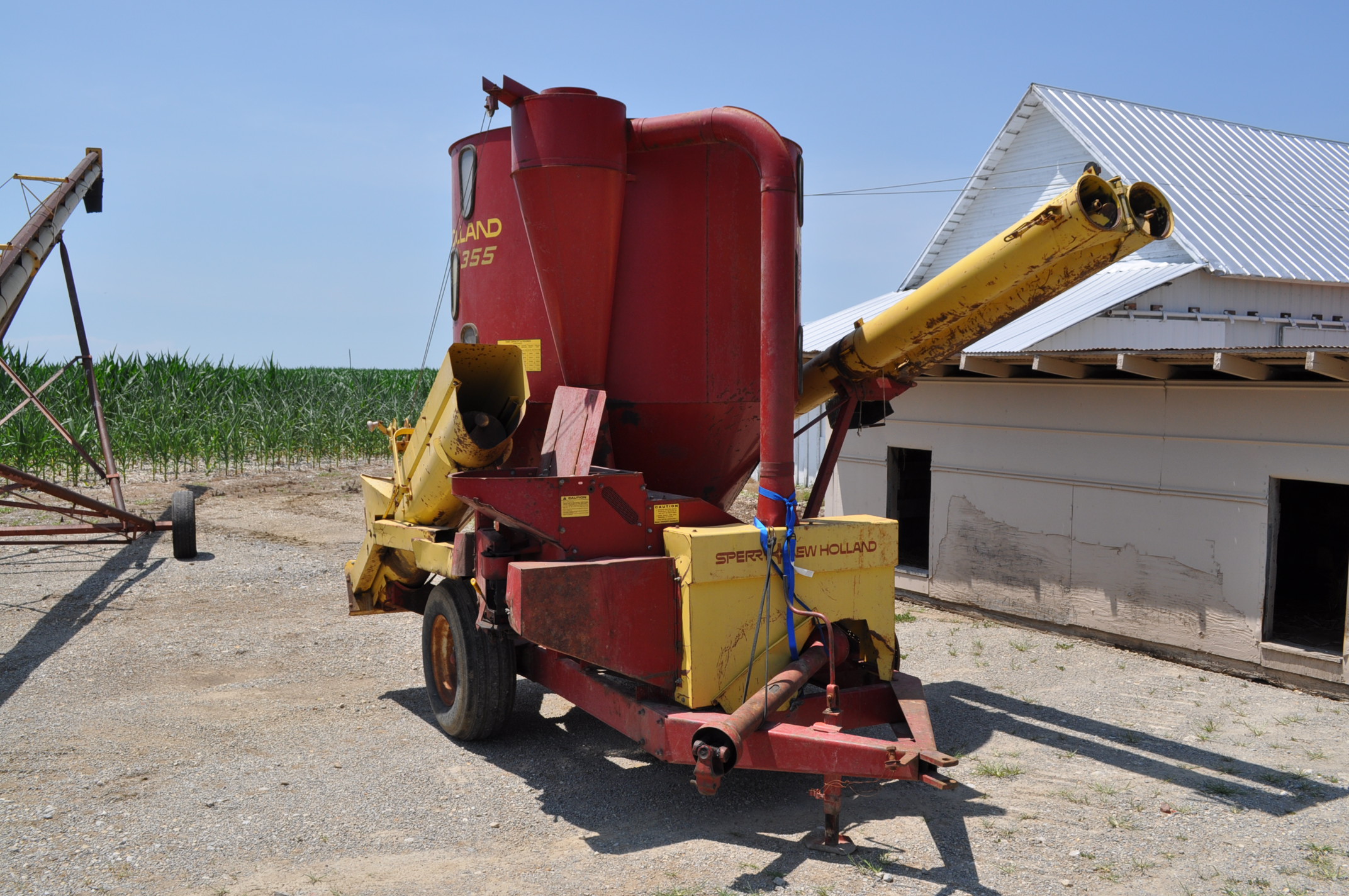 New Holland 355 grinder/mixer, ear corn chute, folding discharge auger