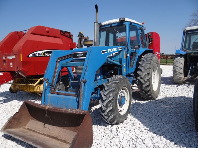 Ford 7710 Tractor MFWD, CAH, Dual PTO, w/Ford 7410 Loader