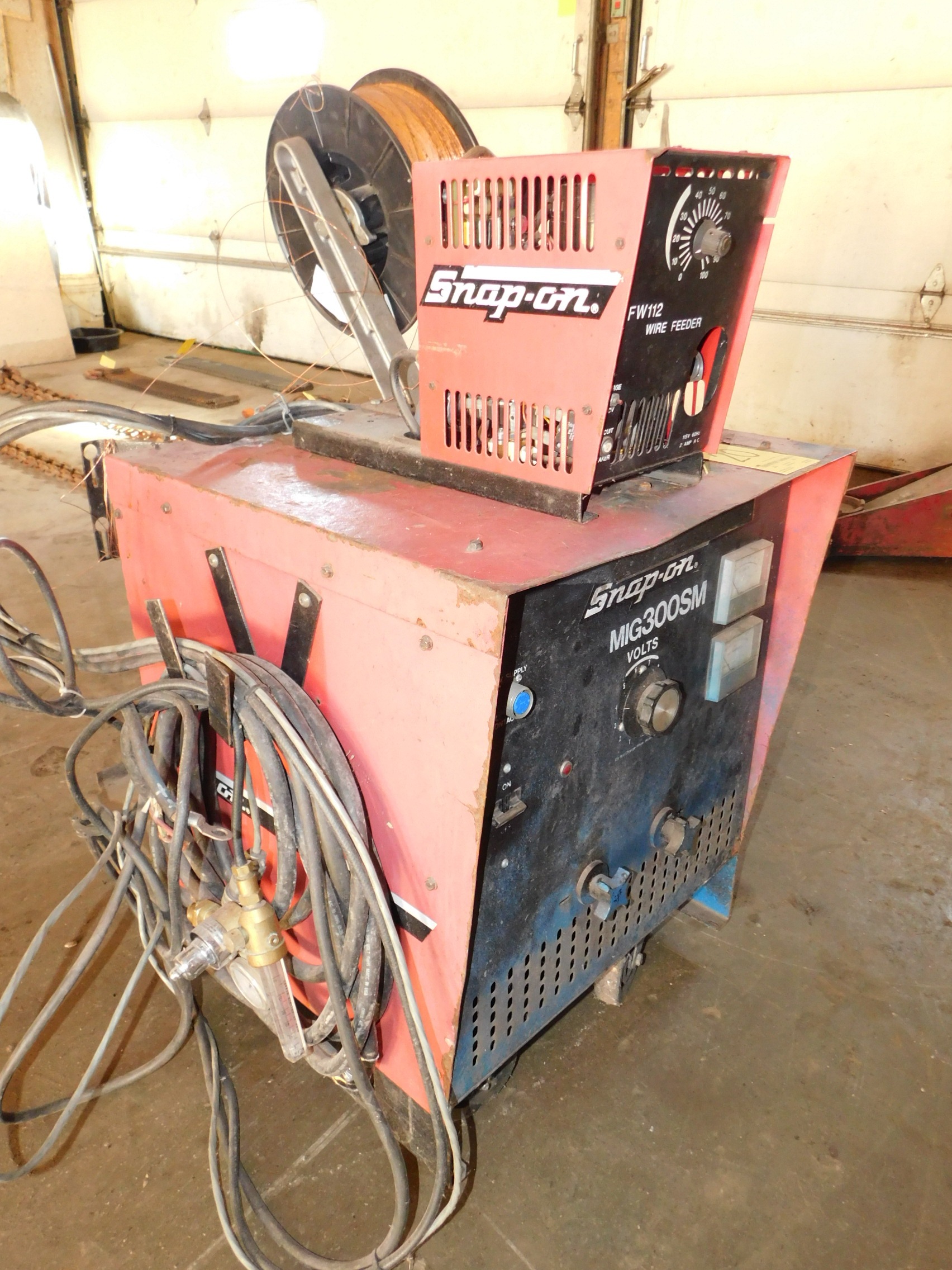 Snap-On Model MIG 300 SM Mig welder with Snap-On Model FW112 wire feeder
