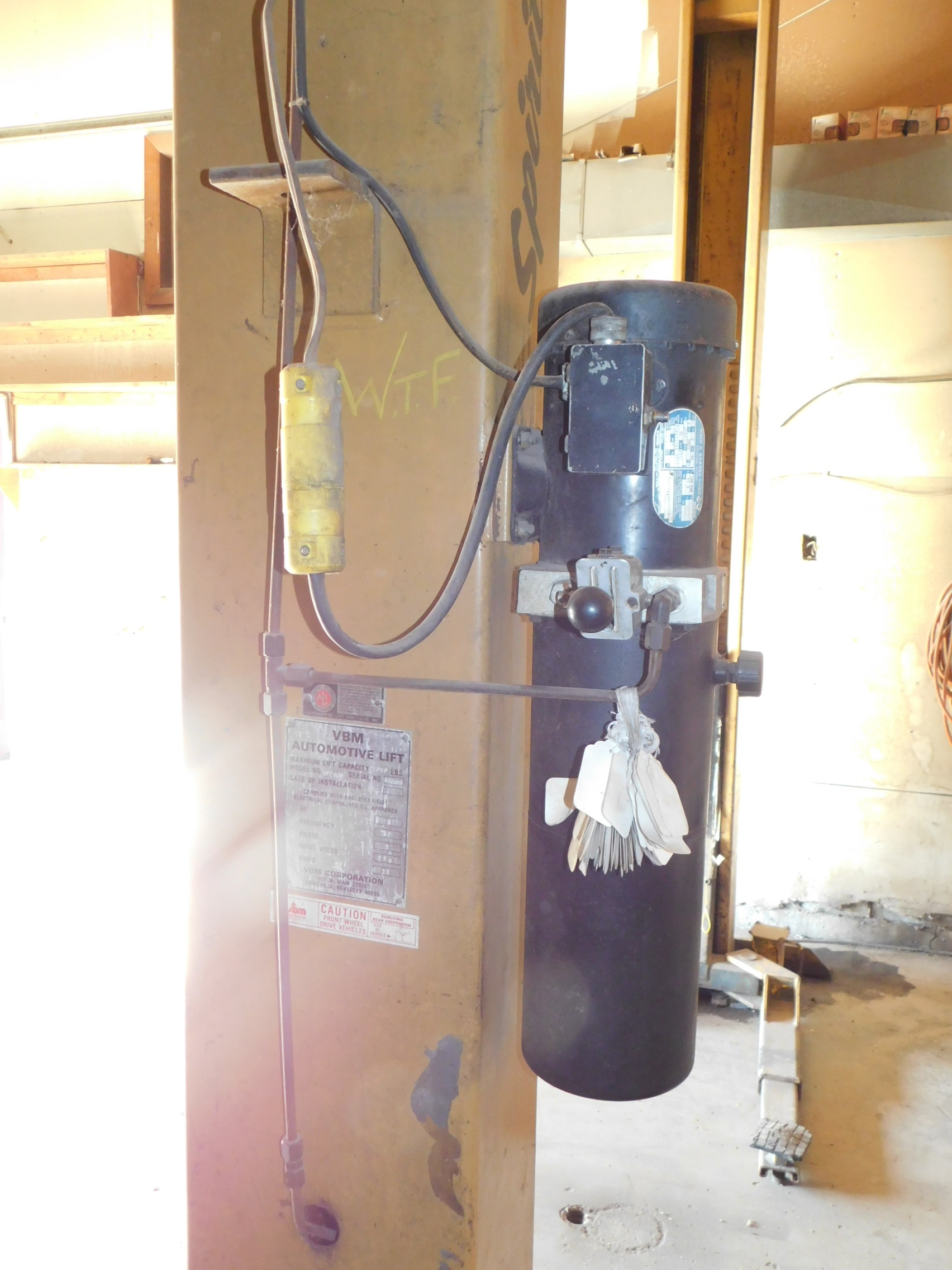 VBM Corp. Model 31000 " Challenger Spirit 2 " 2 post car lift, 7000 lb ...