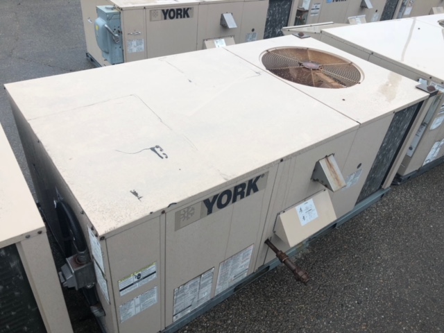 York Rooftop HVAC Unit, Model D7CG048N09925A with R22 Refrigerant, 208/ ...