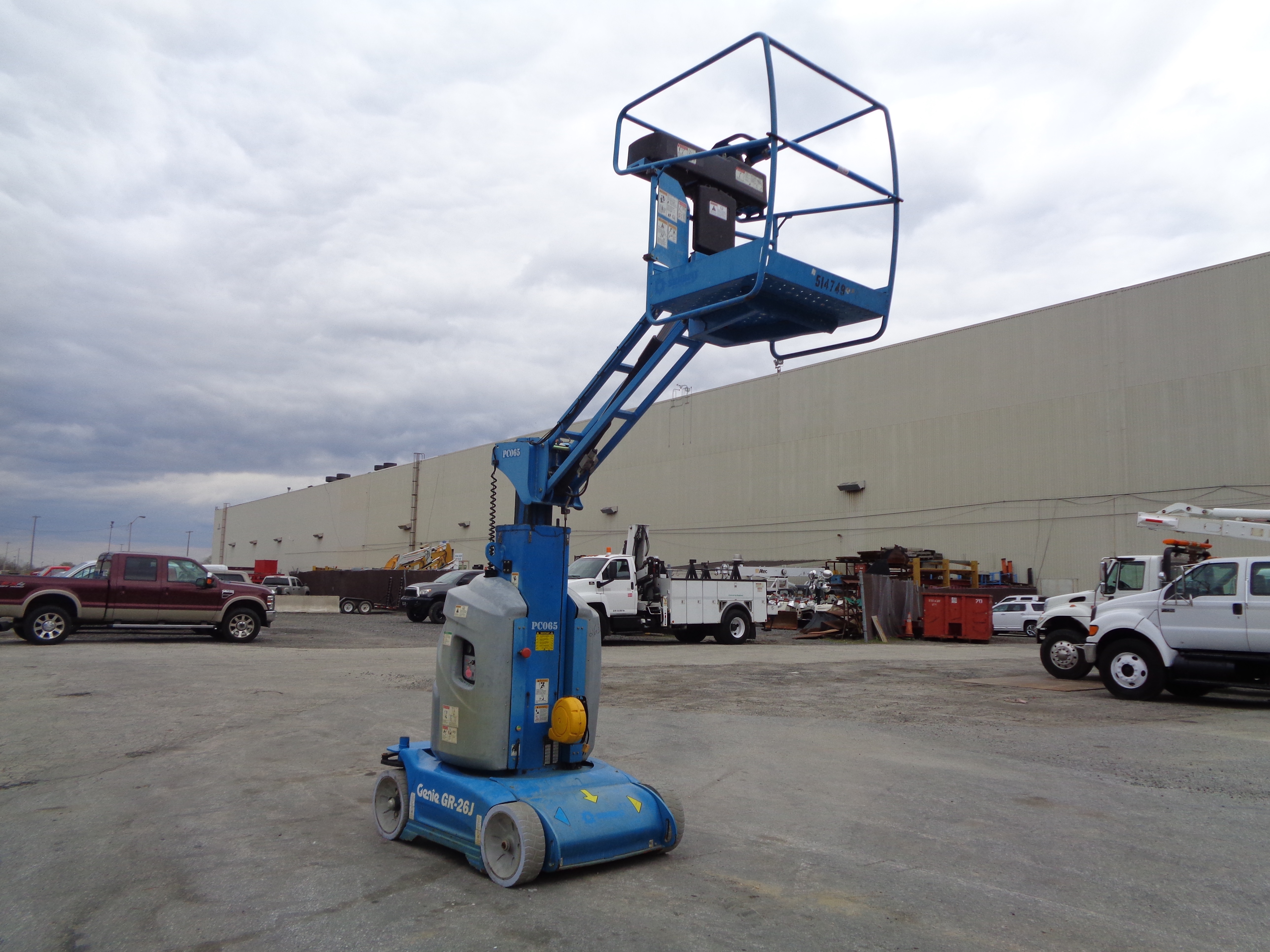 Make: Genie Model: GR-26J Year: 2012 SN: 921099 Hours: 28 26ft Height ...