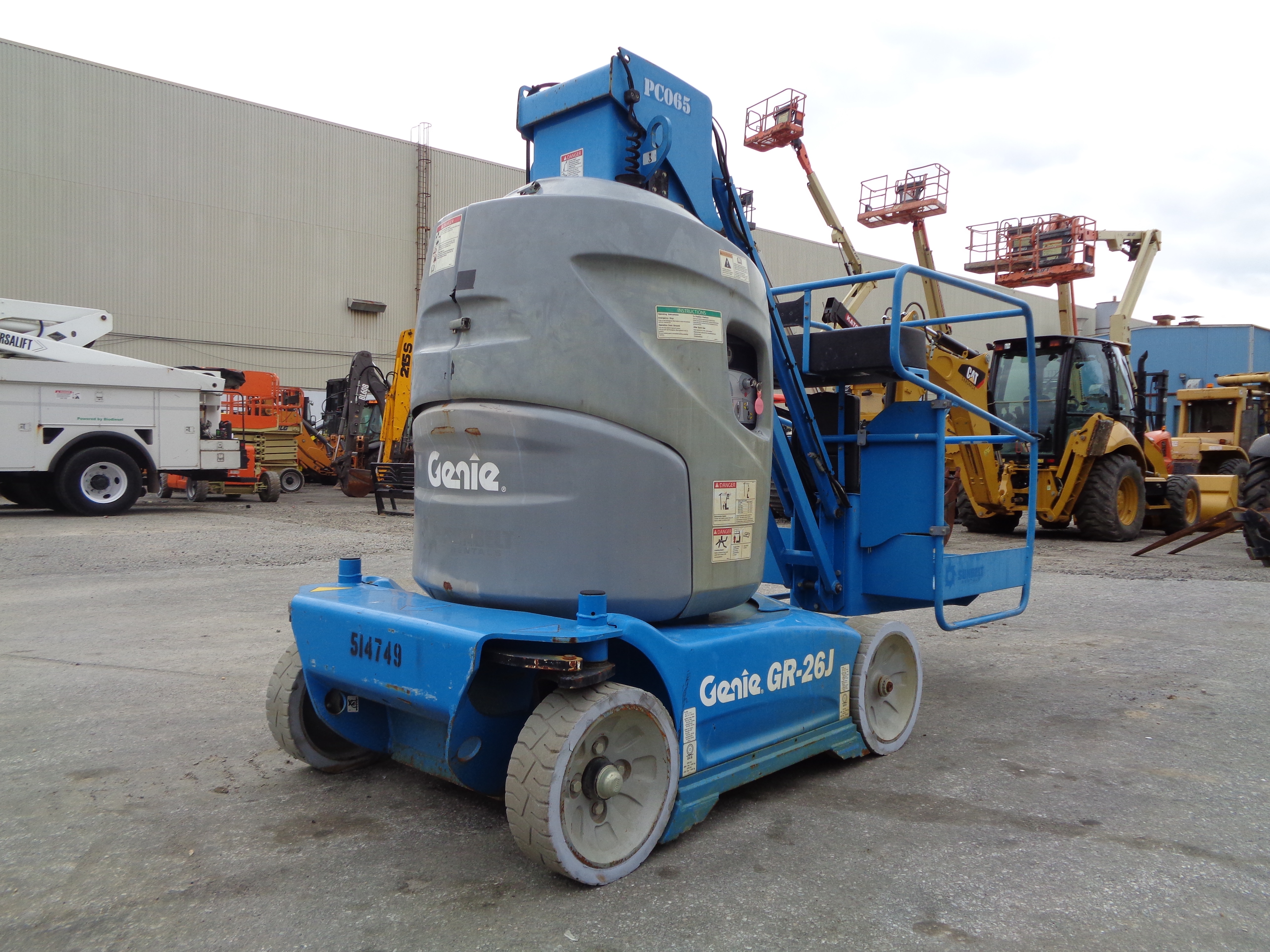 Make: Genie Model: GR-26J Year: 2012 SN: 921099 Hours: 28 26ft Height ...