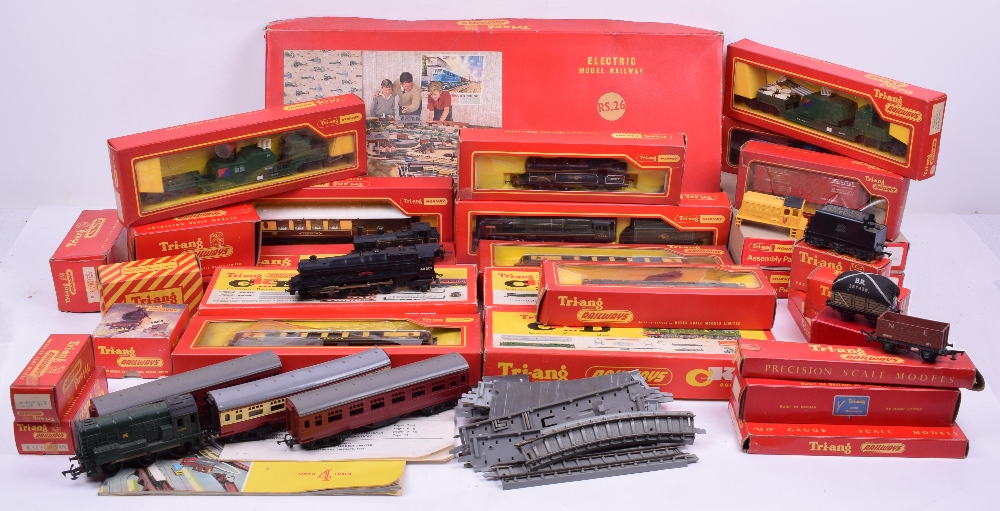 Collection of 00 Gauge Tri-ang Hornby trains, boxed R.259S 4-6-2 ...
