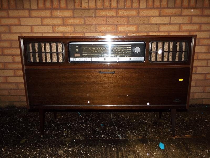 A vintage Grundig radiogram 79c, (h) x 116cm (w) x 42cm (d)