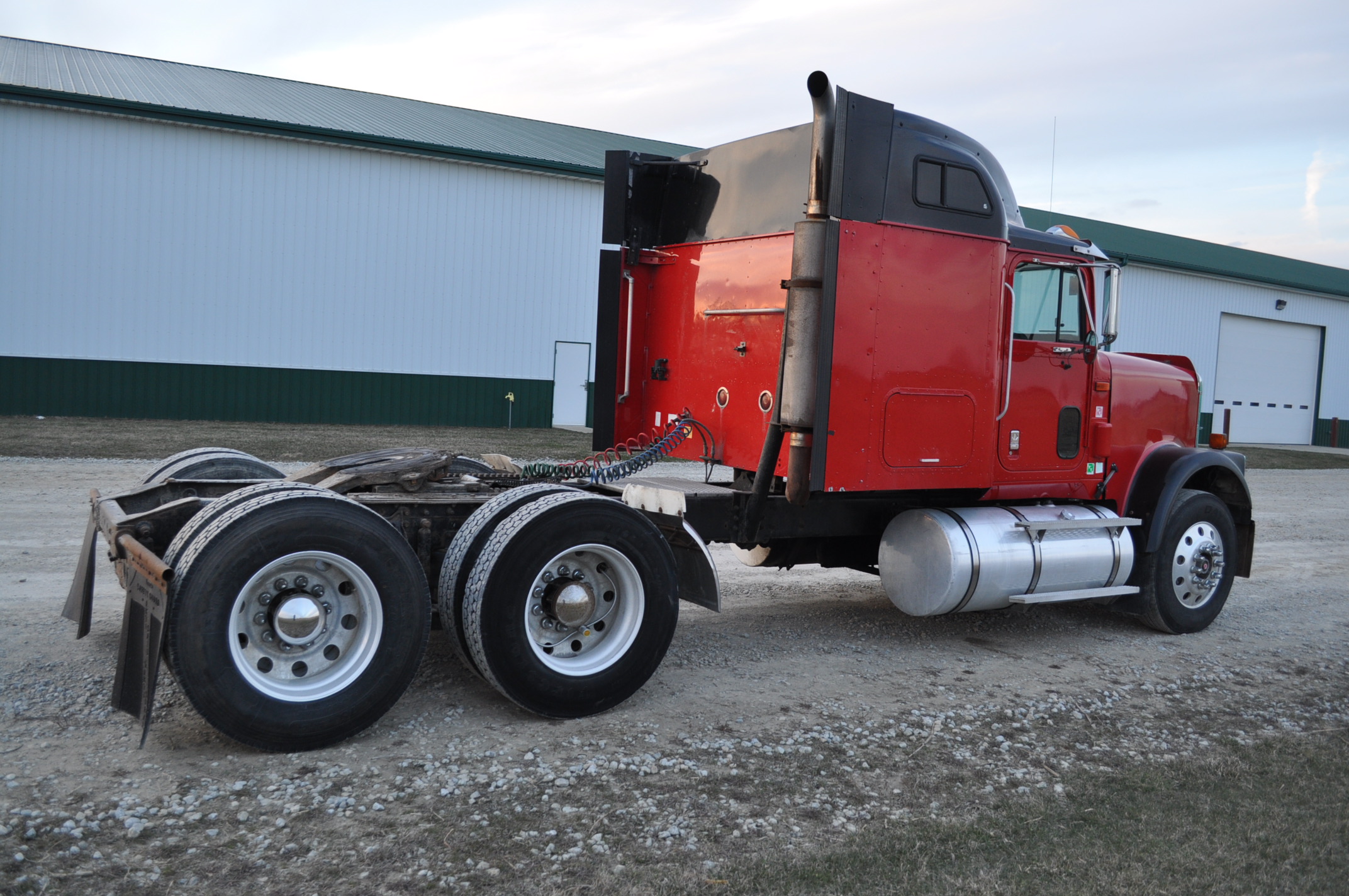 1998 International 9300 Eagle semi, 48” sleeper, Cummins N14 Select ...
