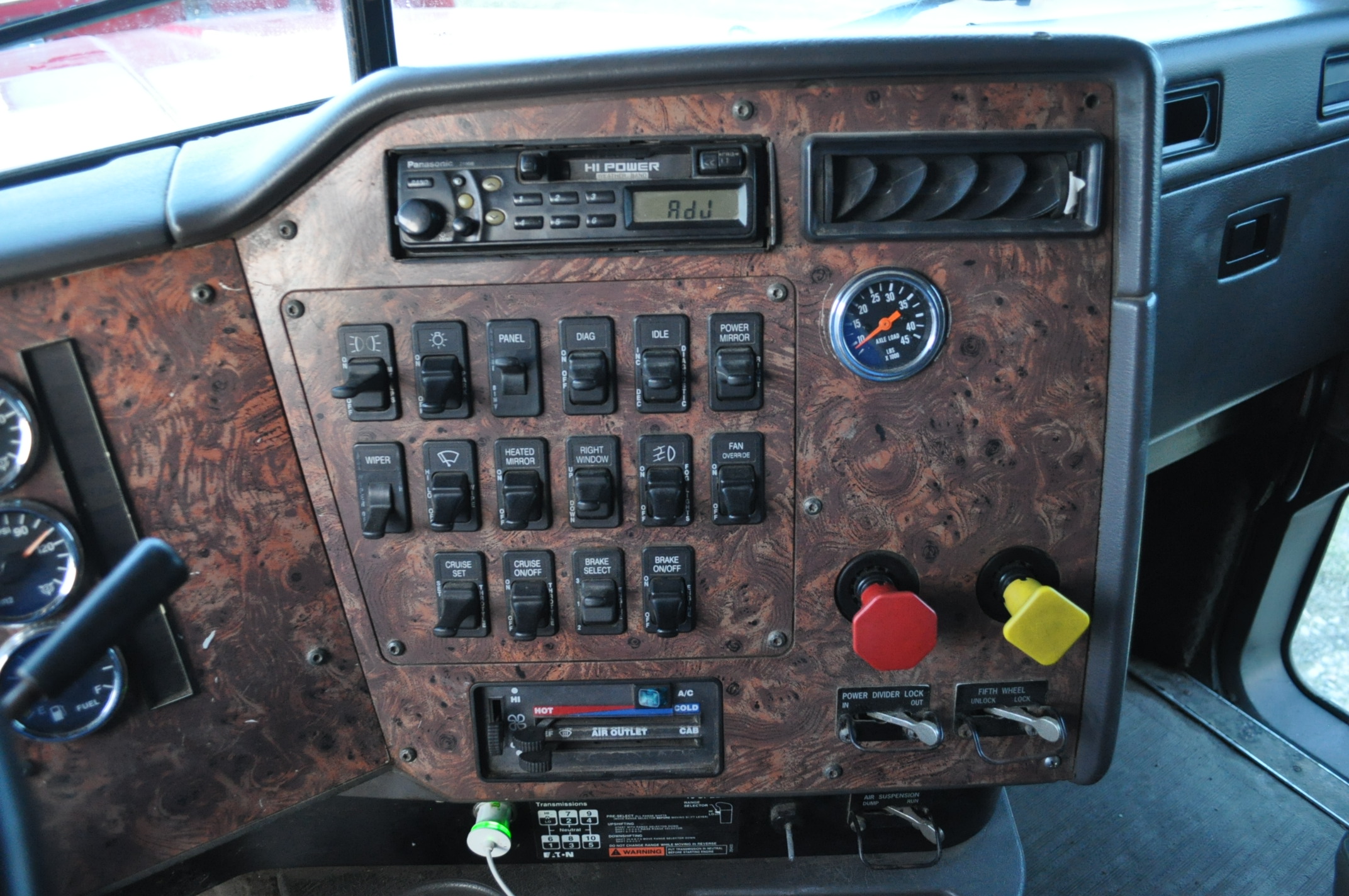1998 International 9300 Eagle semi, 48” sleeper, Cummins N14 Select ...