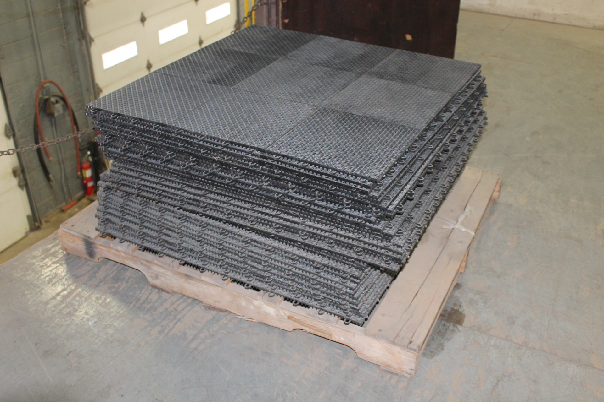 (34) 3 ft. x 3 ft. sections of black snap lock flooring