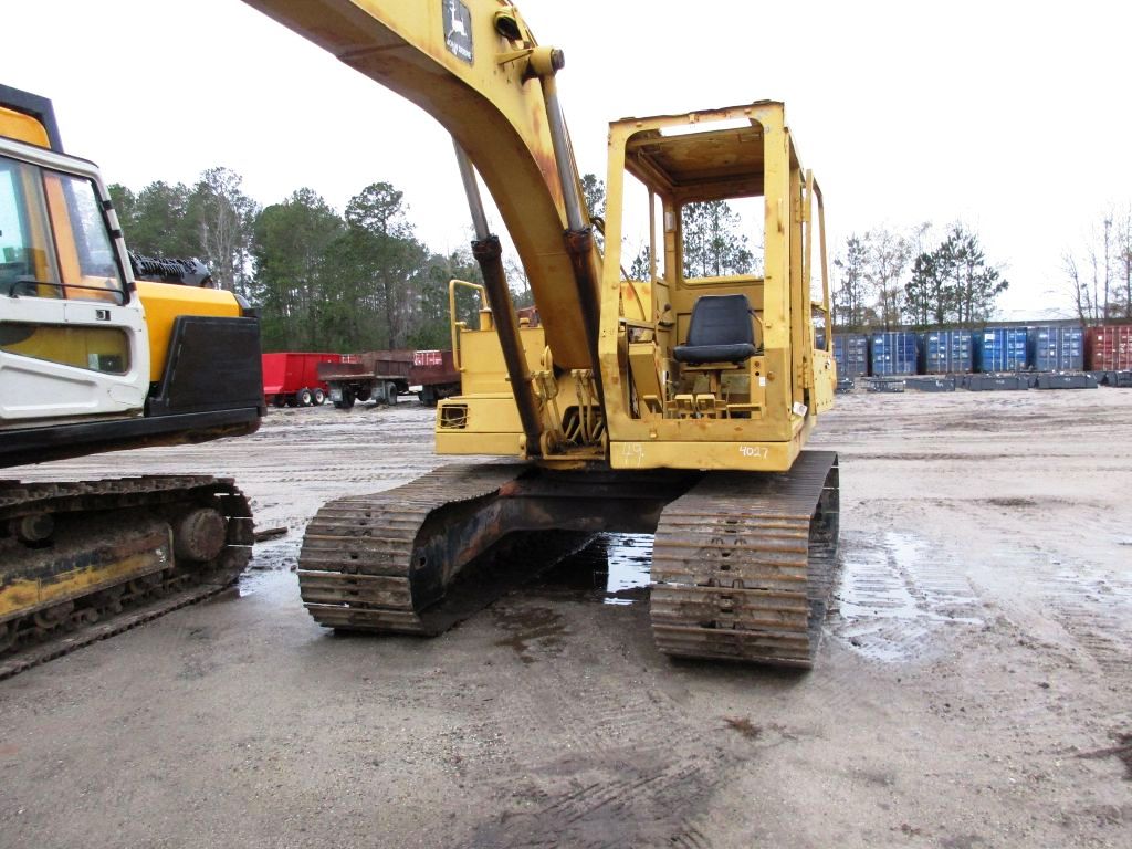 JOHN DEERE 490 Excavator, 24'' Geith Bucket, 28'' Pads