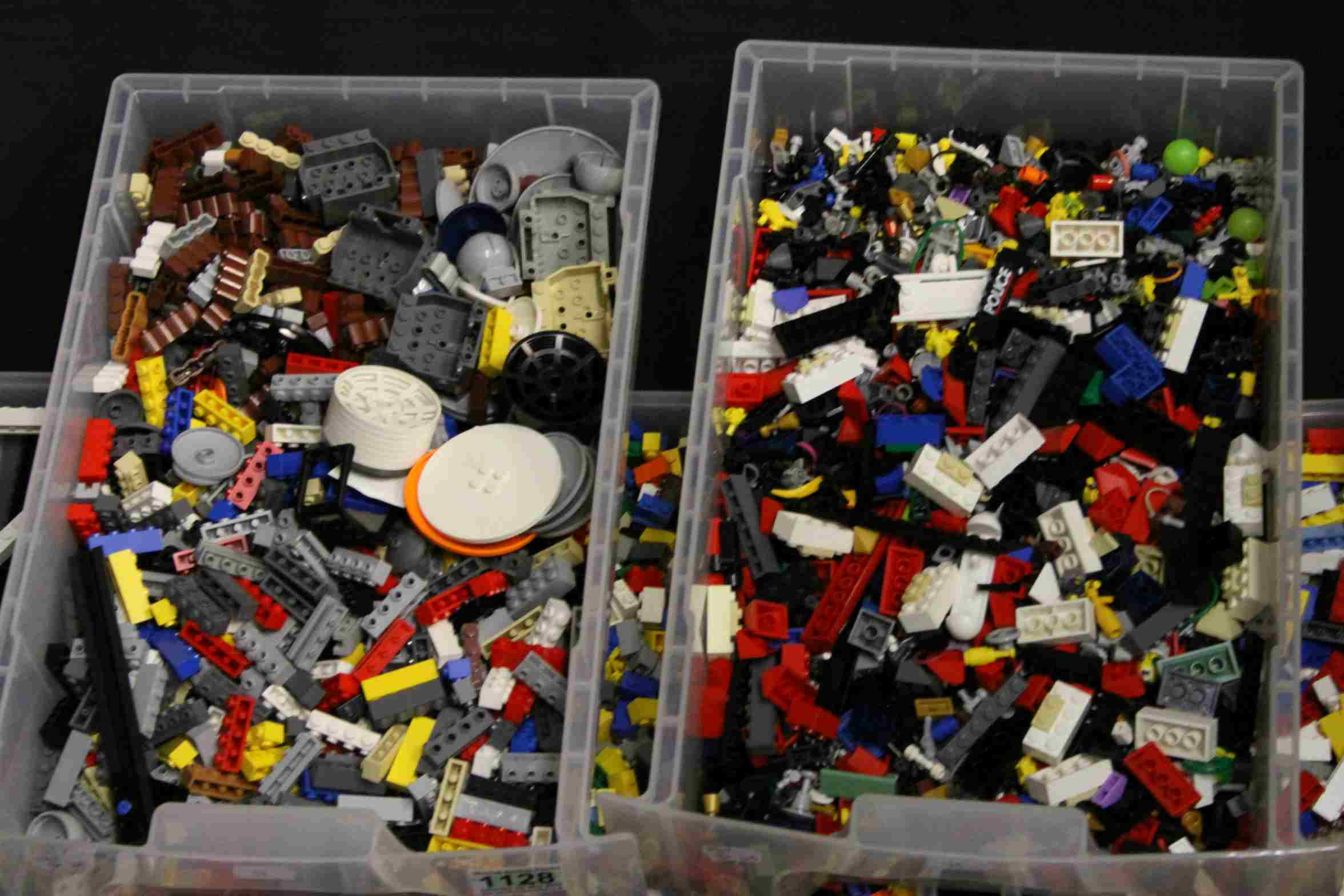Lego - Collection of assorted Lego to include approx 2kg 1x16 Bricks ...