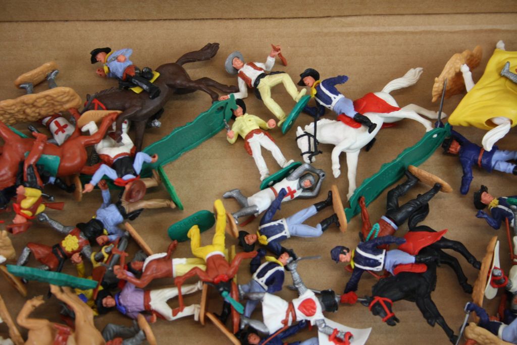 Collection of Timpo plastic figures to include stagecoach, cowboys ...