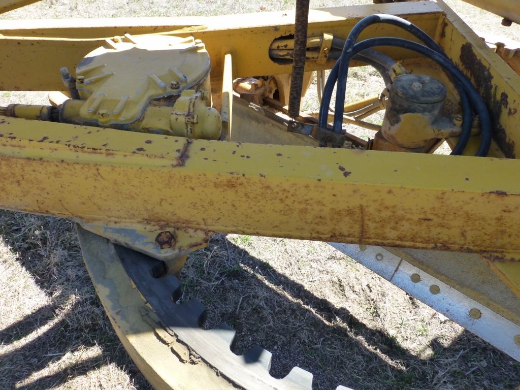 Cat 140 straight frame motor grader, 13’ front moldboard dozer, w/ snow ...