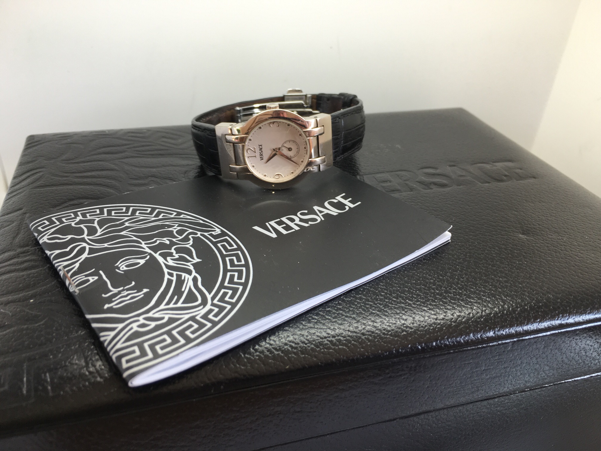 18ct WHITE GOLD VERSACE WATCH WITH BOX & BOOKLET