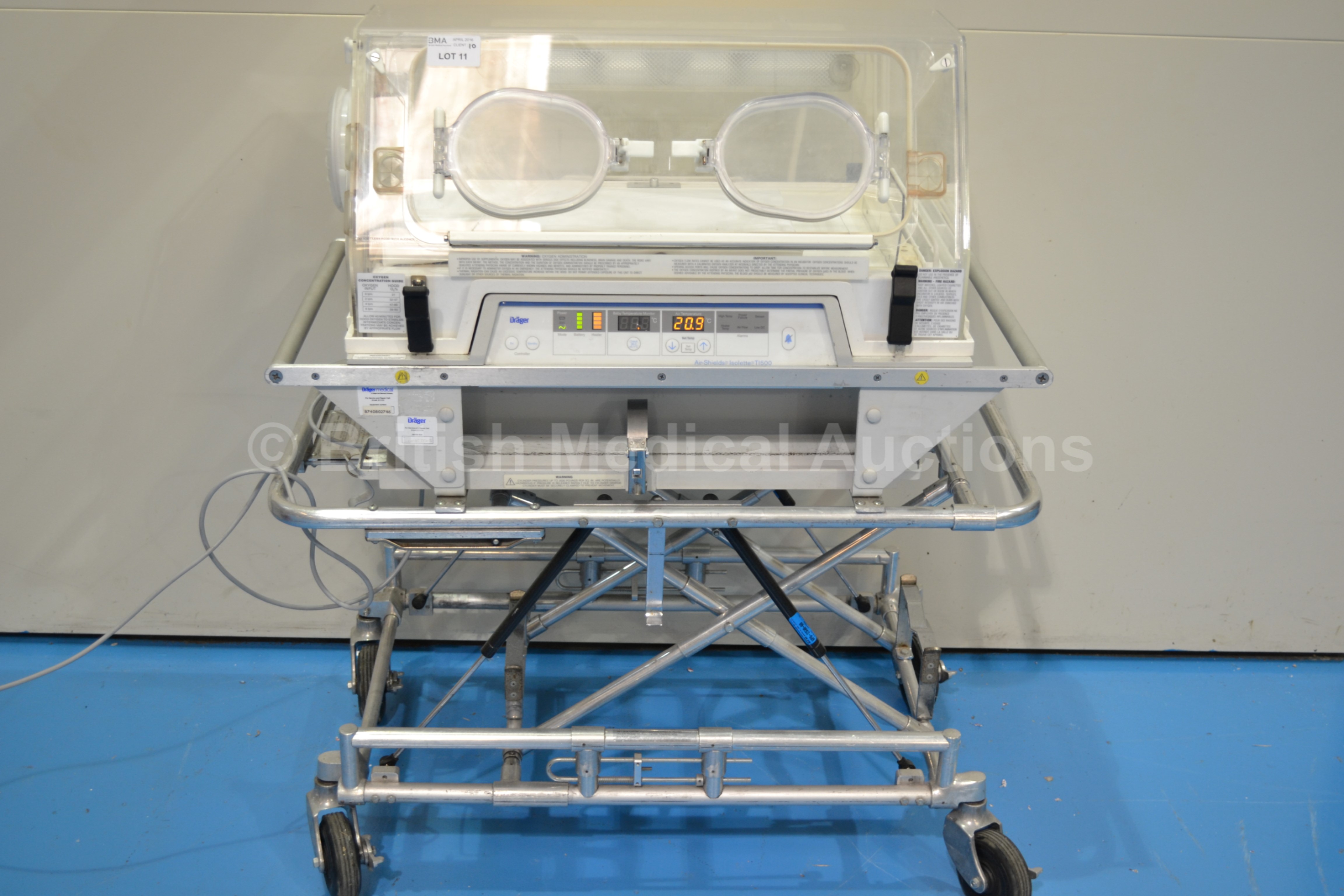 Drager Air-Shields Isolette TI500 Transport Incubator (Powers Up)