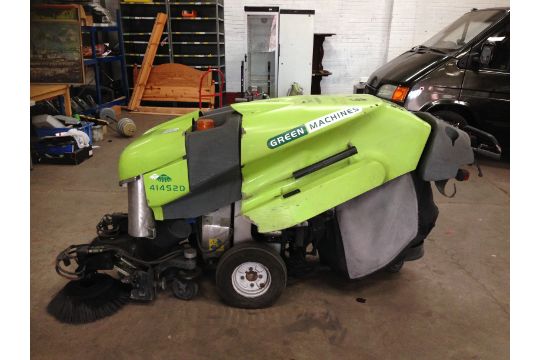 GREEN MACHINE 414 S2D COMPACT ROAD SWEEPER - DIESEL 3964 HOURS SUITABLE ...