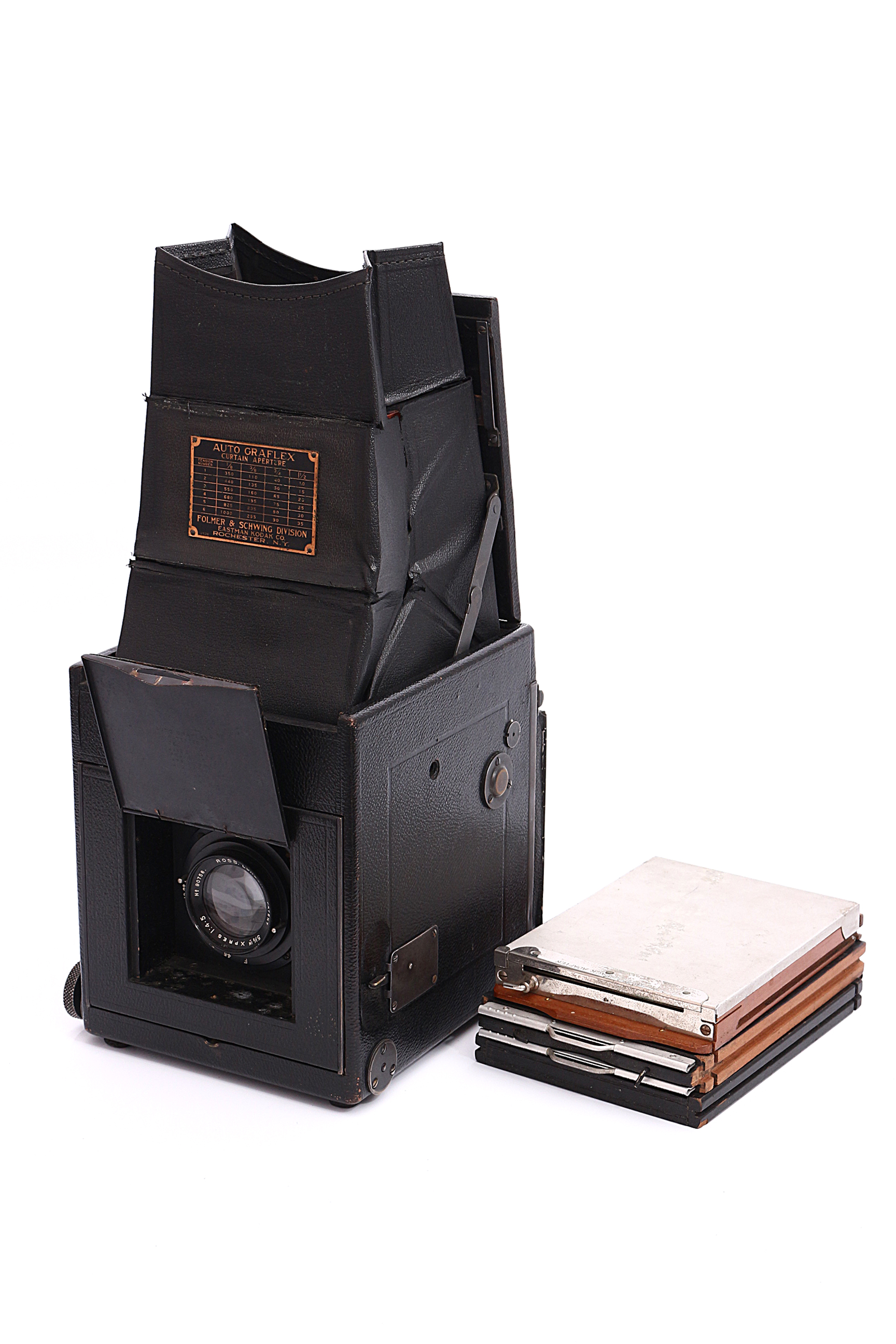 A Graflex Auto Graflex Reflex Camera, 3x4", with Ross Xpres f/4.5 5½" lens