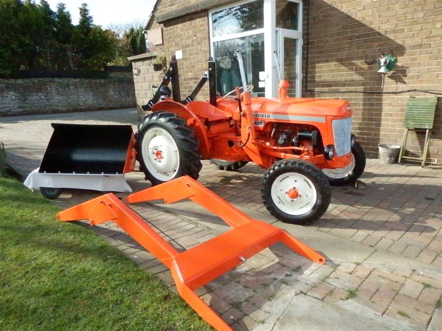 1966 NUFFIELD 4/25 Mini 4cylinder diesel TRACTOR An excellent example ...