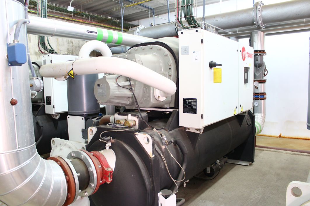 Trane RTHD-D1 Water-cooled helical rotary compressor chiller. Power ...