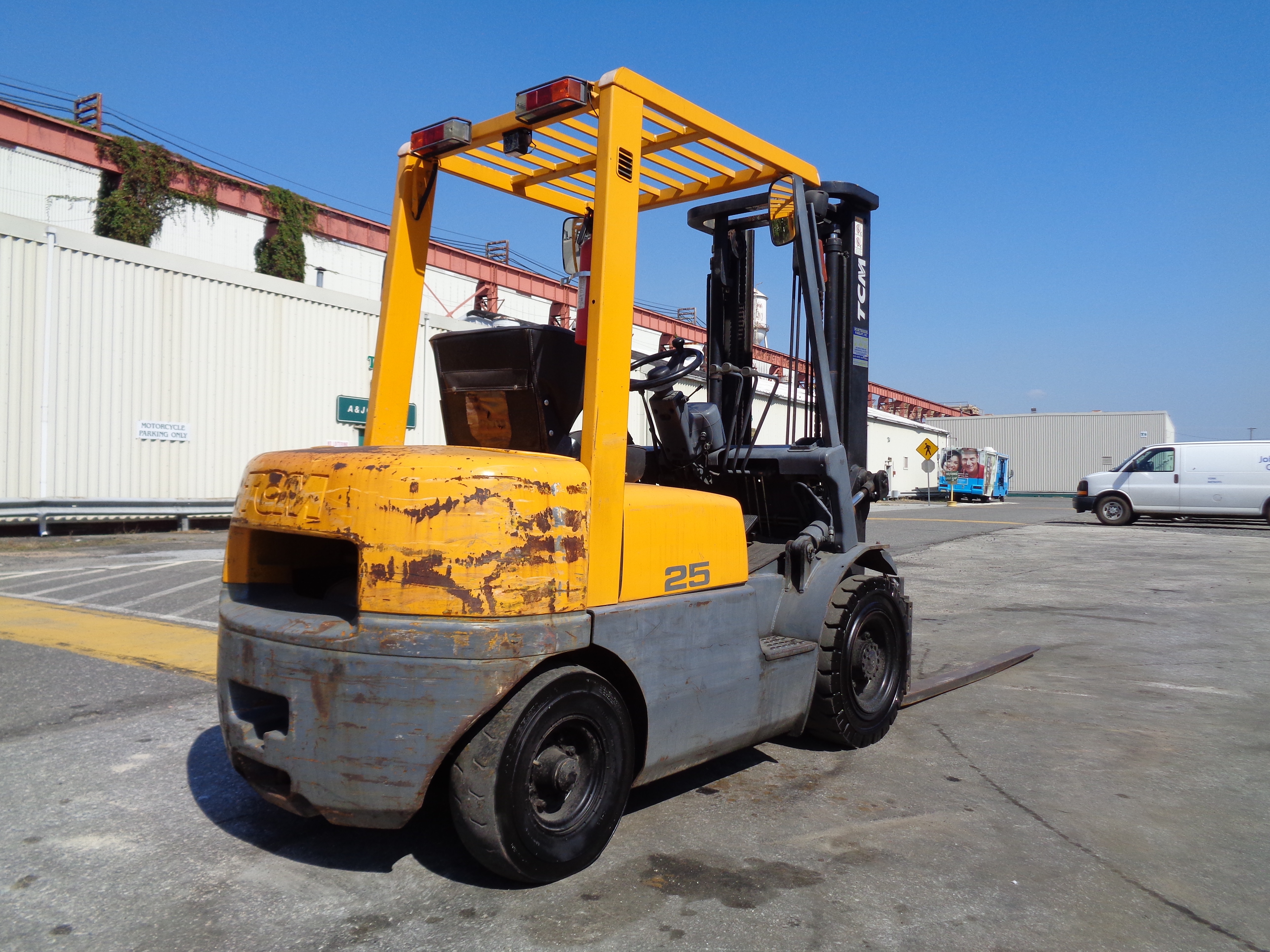 Make: TCM Model: FG25N5T SN: A31T54709 Hours: 5426 Lift Capacity: 5,000