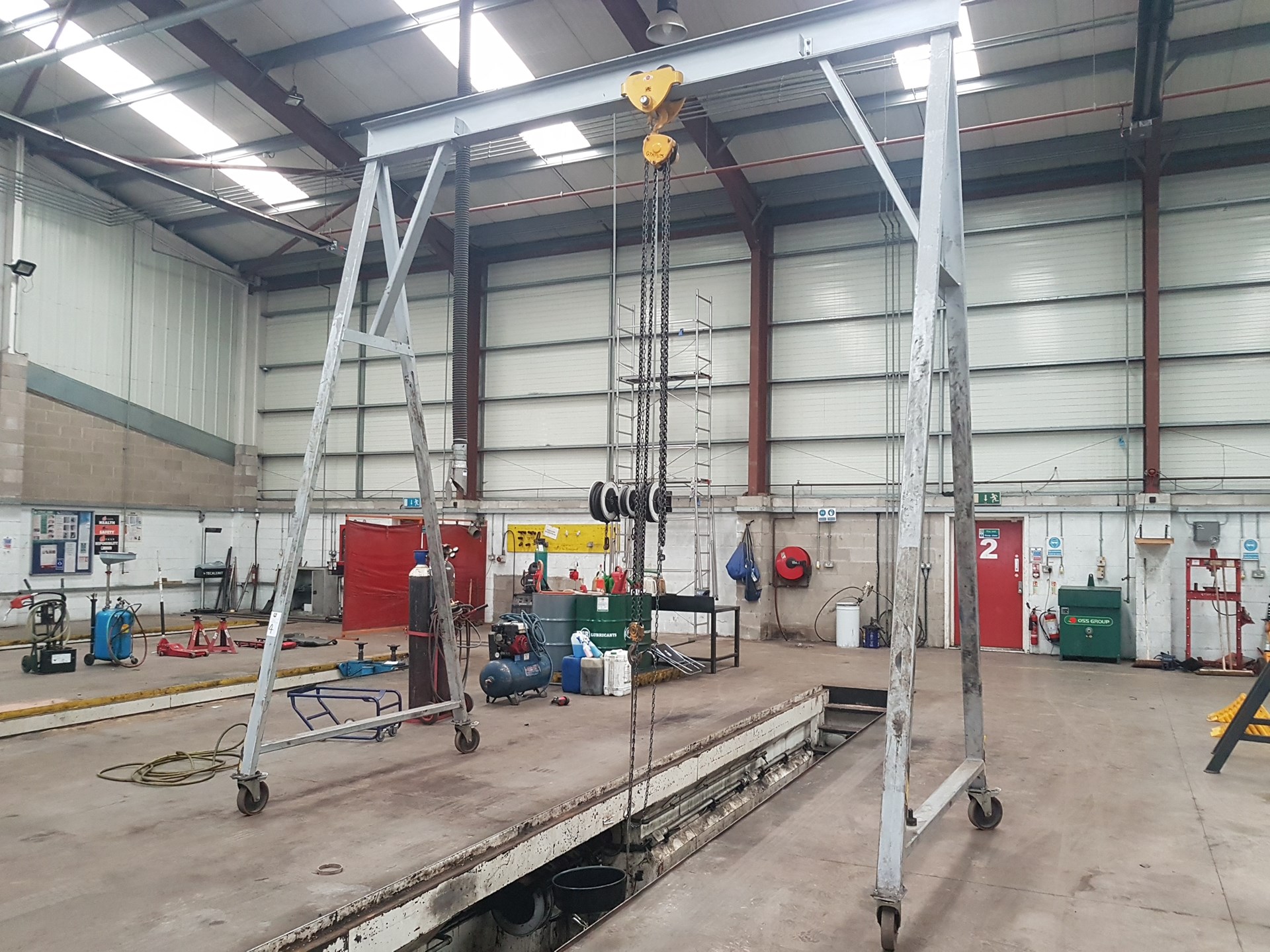 Mobile Gantry with 3 Tonne Manual Hoist (To Suit HGV Work) Will be ...