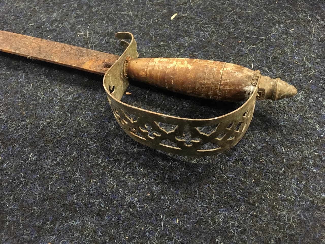 Three rusty old swords. (3)