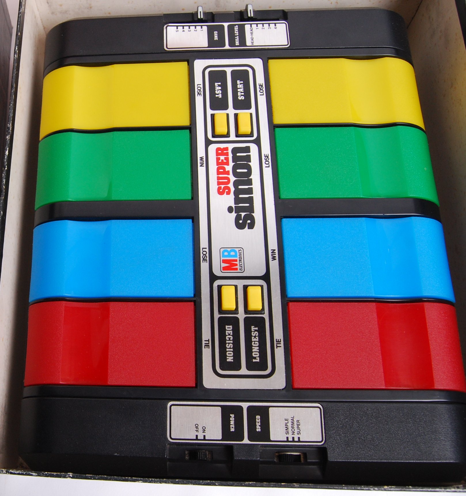 A collection of 6x vintage 1970's / 1980's electronic battery operated ...