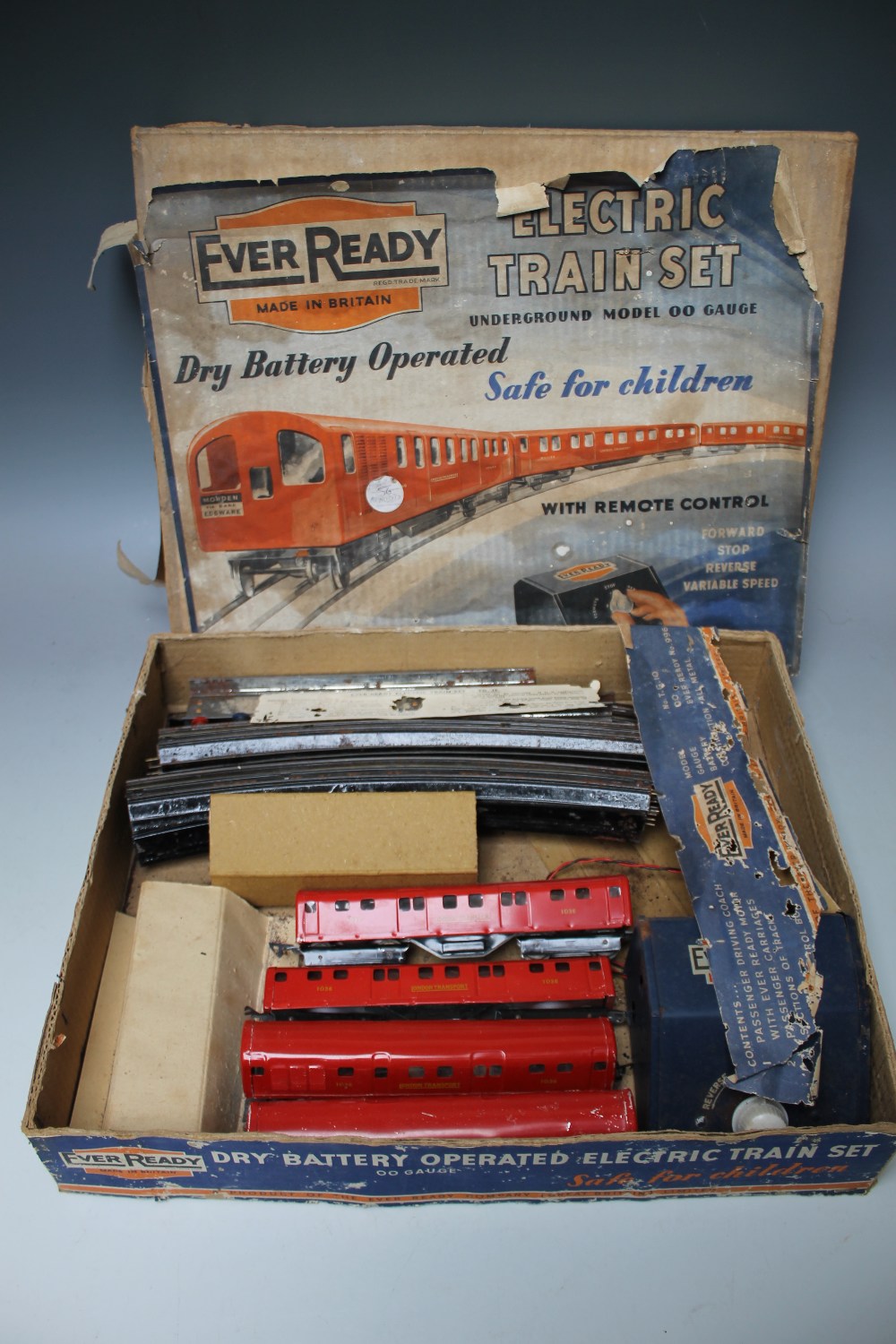 AN EVER READY ELECTRIC TRAIN SET - UNDERGROUND MODEL, OO gauge ...