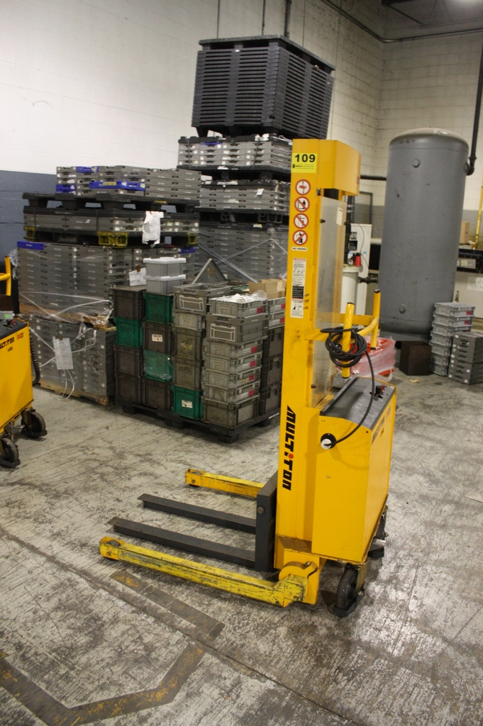 MULTITON 2,205 LB. MODEL SM20 ELECTRIC LIFT