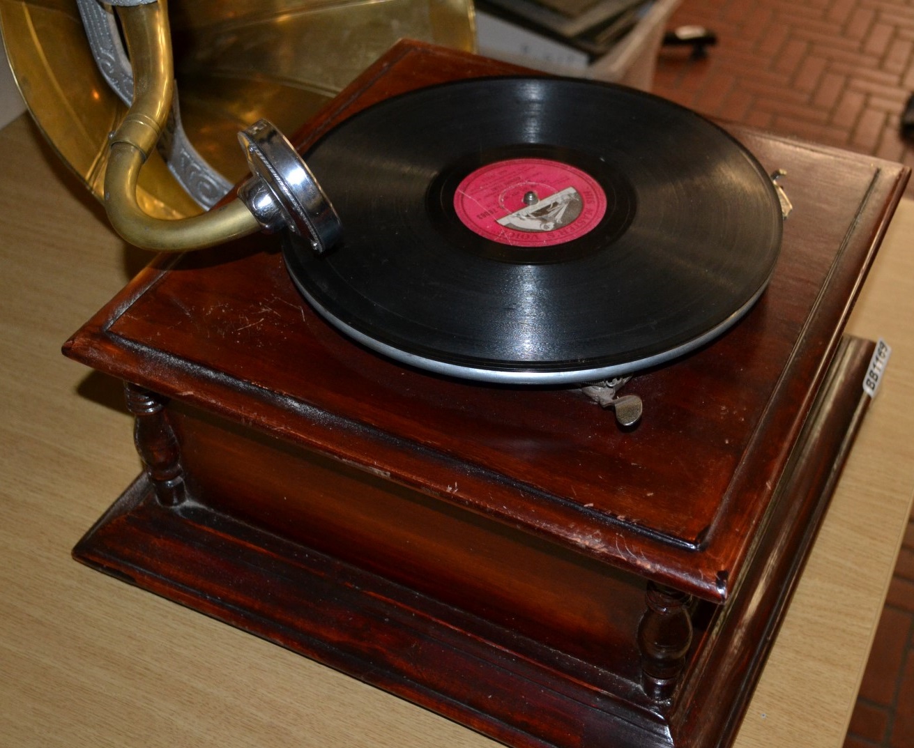 1 x 'His Masters Voice' Branded Gramophone - Dimensions: 37 x 37 x ...